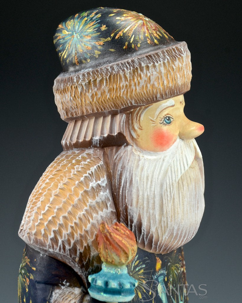 Santas, Santa figures, Santa figurines, carved wooden Santas