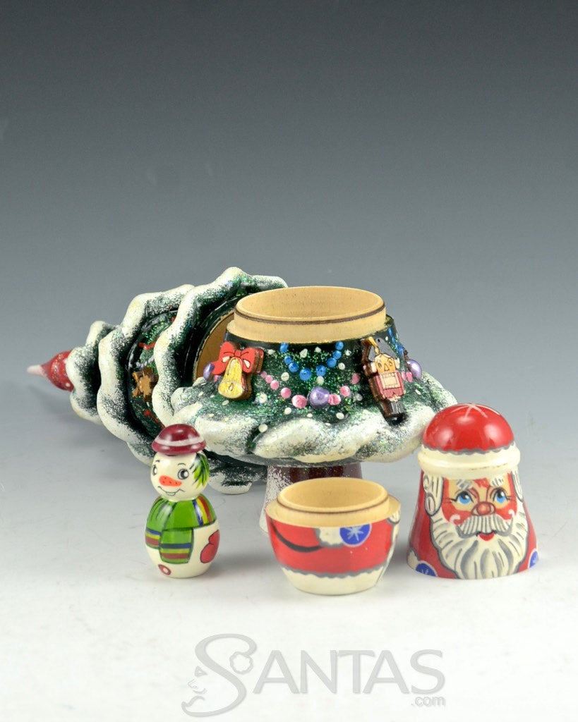 Russian Nesting Santas and matryoshka | santas.com